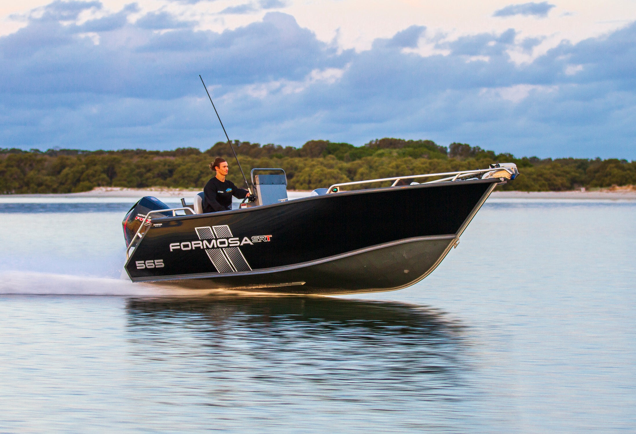 Formosa 565 Side Console – Good Times Marine